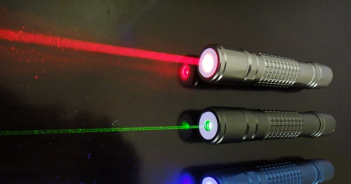 Cảnh Báo: Bút chỉ laser do Trung Quốc sản xuất có thể làm mù mắt