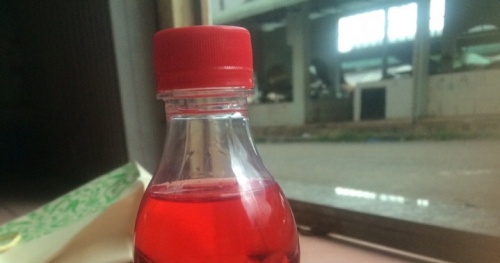 Vụ nước Rồng đỏ có cặn: Khách nhất quyết không giao 'vật chứng'