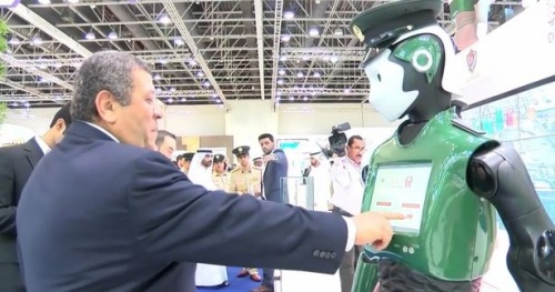 Robot cảnh sát đầu tiên ra mắt tại Dubai có gì đặc biệt?