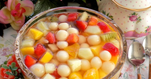 Cách làm chè hoa quả siêu ngon cho các chị em thích ăn vặt