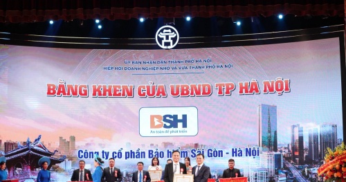 Bảo hiểm BSH nhận giải thưởng “Cúp Thăng Long 2022” và Bằng khen của ...