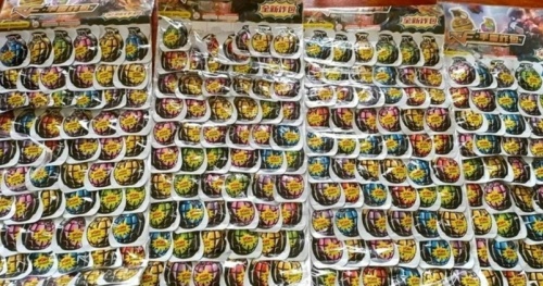 Cảnh báo đồ chơi 'bom thối’ gây nguy hiểm bán tràn lan trước cổng trường