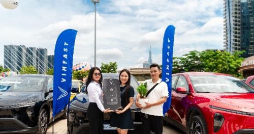 250 chiếc VinFast Limo Green đồng loạt bàn giao khắp 3 miền